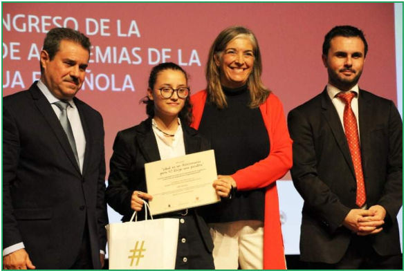 La alumna Carla Rubio recoge el premio del concurso ¿Qué es un ...